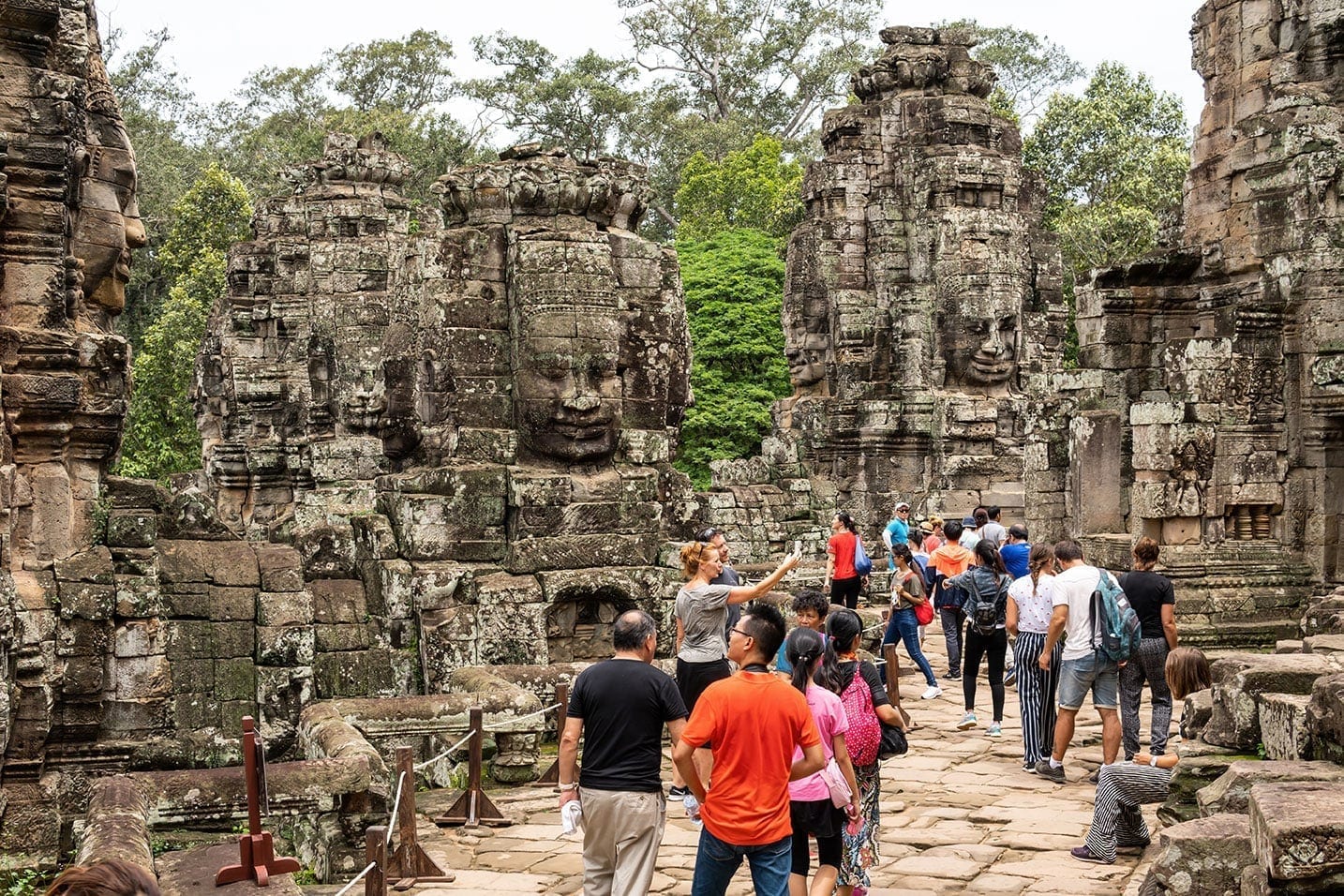 What do the various guides each do on tour? - Approach Tours